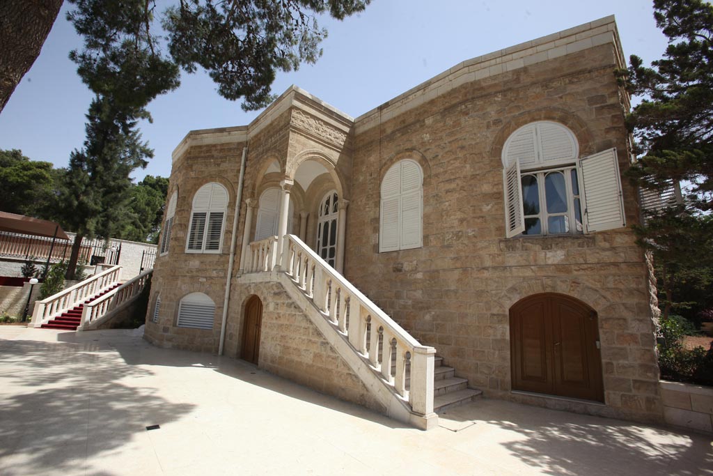 جولة سياحية لأشهر القصور الملكية الأردنية قبل فاف الأمير الحسين - مجلة هي