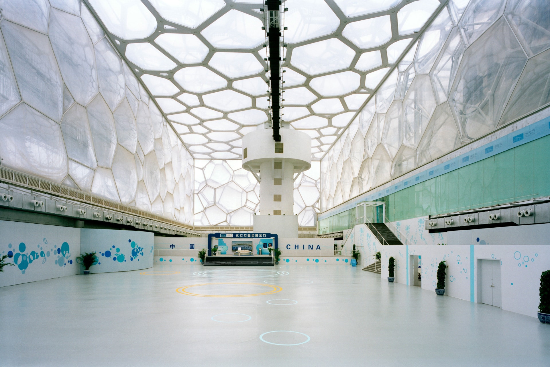 استكشف عجائب الماء الداخلية: أكبر 8 حدائق مائية في العالم - مجلة هي