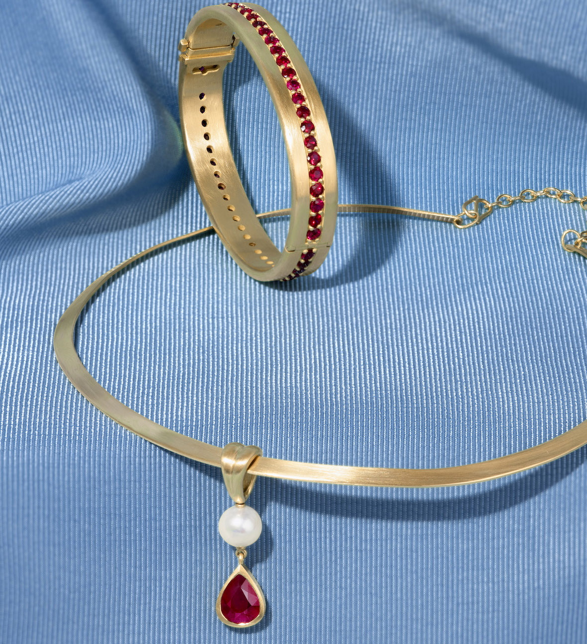 مجوهرات خلابة من Gemfields: احتفال راقٍ بشهر الياقوت بأسلوب باهر - مجلة هي