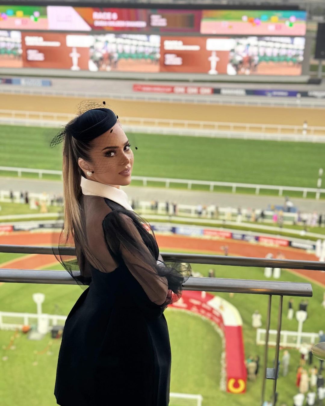 تألق المدونات بلمساتهن الكلاسيكية في "كأس دبي العالمي للخيول" - مجلة هي