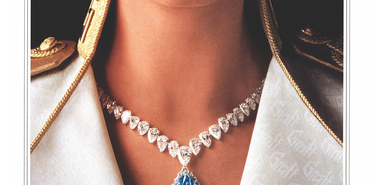 الأحجار الكريمة الزرقاء: إضافة رائعة لإطلالتك في فصل الشتاء - مجلة هي