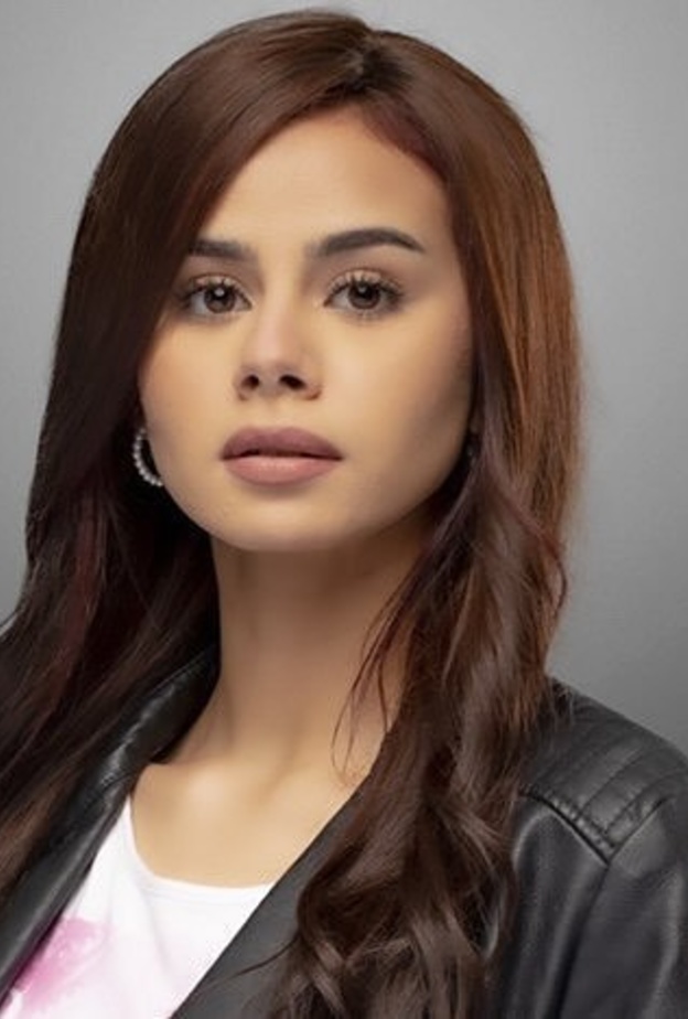 منة عرفة مجلة هي