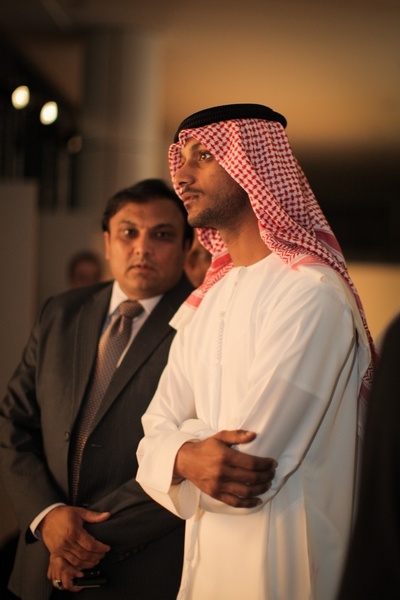 الشيخ بوطي بن سهيل المكتوم يفتتح صالة ألف للفنون - مجلة هي