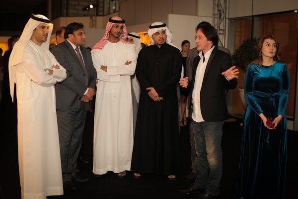 الشيخ بوطي بن سهيل المكتوم يفتتح صالة ألف للفنون - مجلة هي