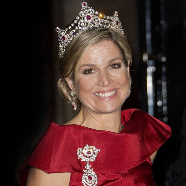 ما هي قصة تاج Mellerio Ruby Parure Tiara للملكة ماكسيما؟ - مجلة هي