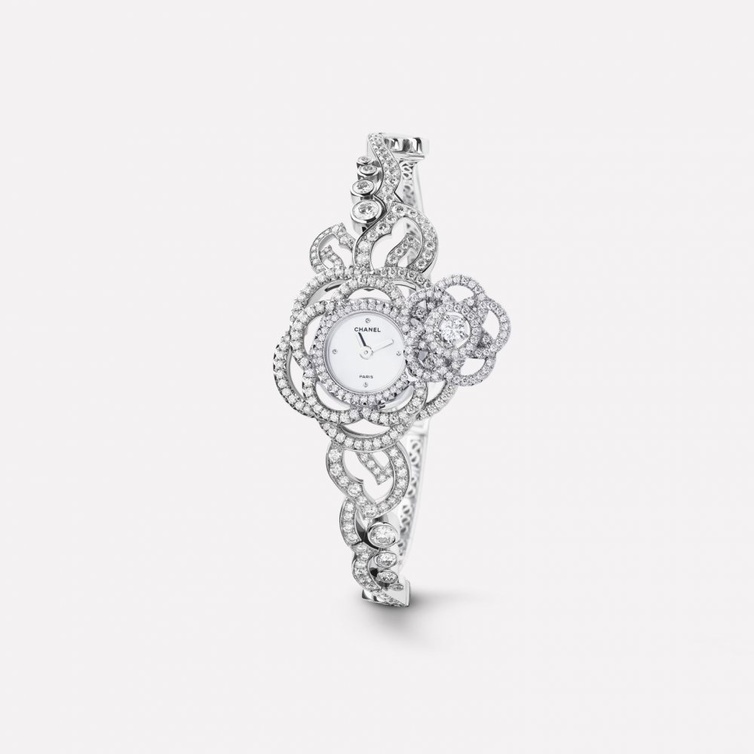 أحدث مجموعة ساعات لاطلالة انثوية على شكل زهرة الكاميليا - مجلة هي