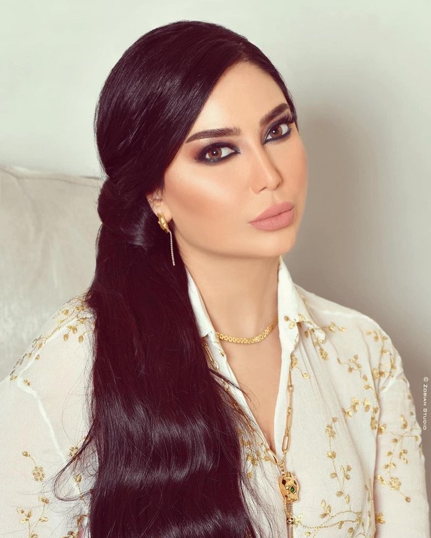 تسريحات شعر ومكياج رنا الأبيض في عيد ميلادها وخطوات تطبيقها مجلة هي