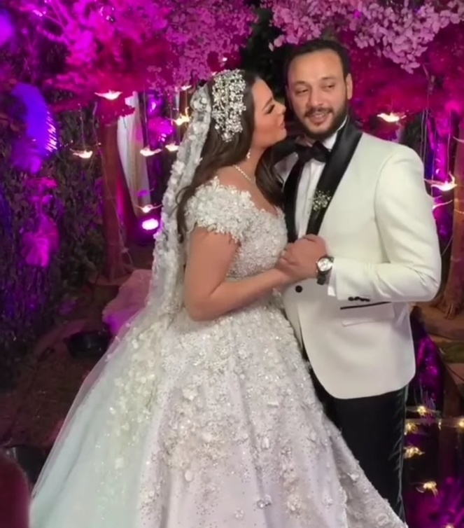 هنادي مهنى ترقص في حفل زفافها مع أحمد خالد صالح ووالدها يبكي فرحا