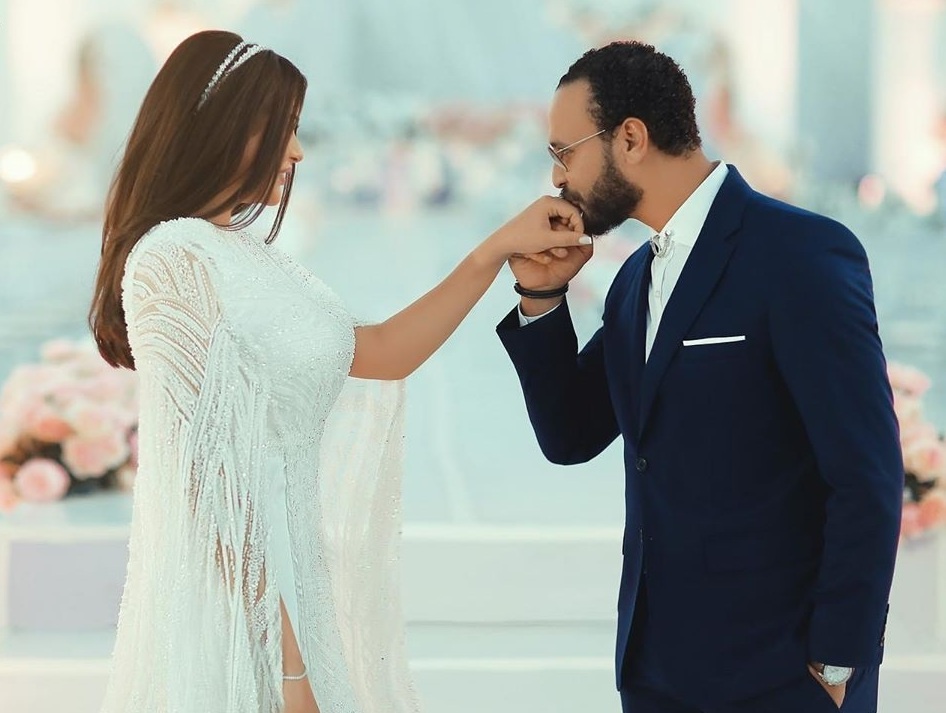 أول تعليق من هنادي مهنا وأحمد خالد صالح بعد زواجهما ويحتفلان بجلسة