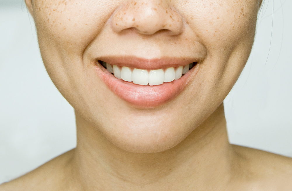 طريقة الحصول على غمازات طبيعية بالمكياج بدون عمليات تجميل مجلة هي