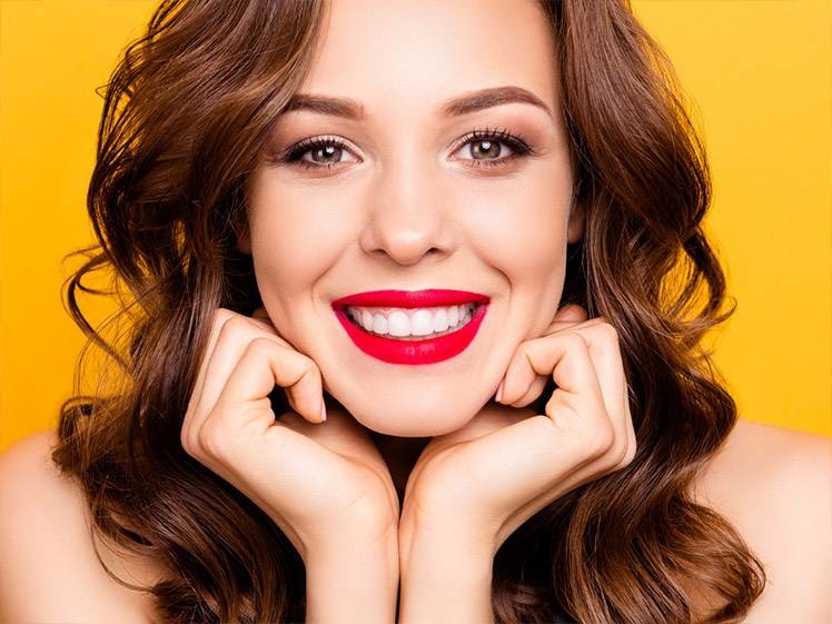 طريقة الحصول على غمازات طبيعية بالمكياج بدون عمليات تجميل مجلة هي