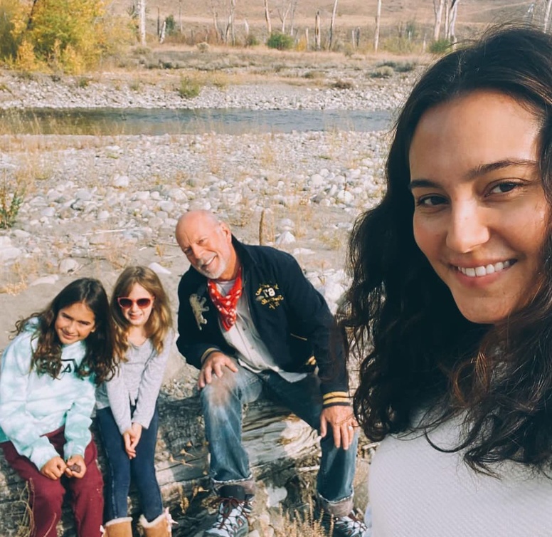 روح الإصرار: كيف يواجه بروس ويليس مرضه بابتسامة؟ - مجلة هي